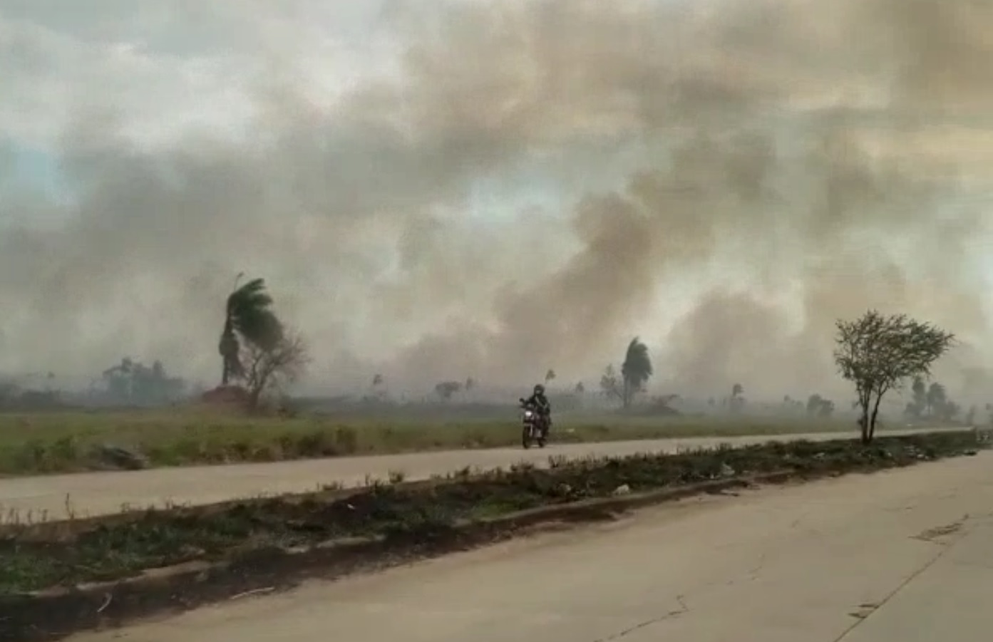 Persiste el incendio en el Aeropuerto de Viru Viru y el ministro Montaño presenta querella | Erbol